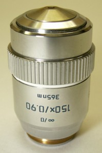 150x/0,90 – oo/0 optimiert für UV Bereich (365nm) – Optik-Online