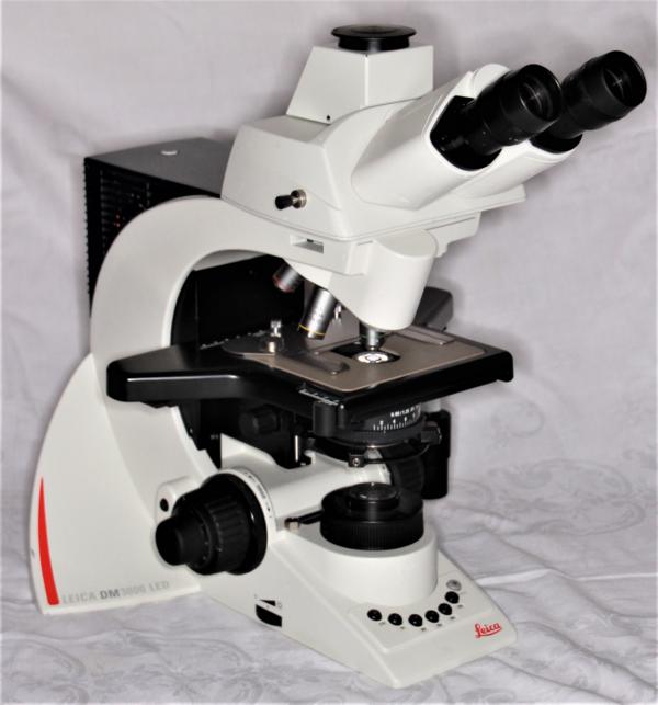Leica DM 3000 LED Durchlichtmikroskop mit , Trinokulartubus und ...