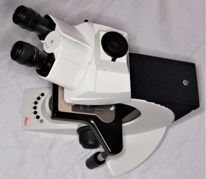 Leica DM 3000 LED Durchlichtmikroskop mit , Trinokulartubus und ...