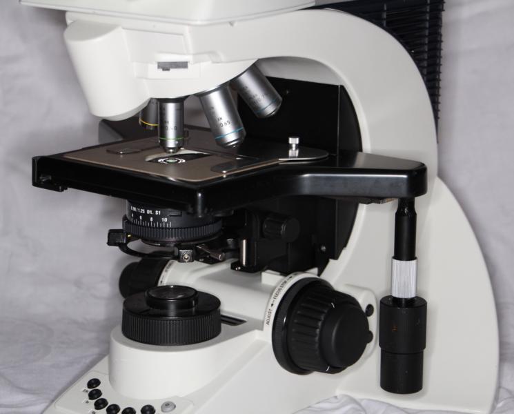Leica DM 3000 LED Durchlichtmikroskop mit , Trinokulartubus und ...