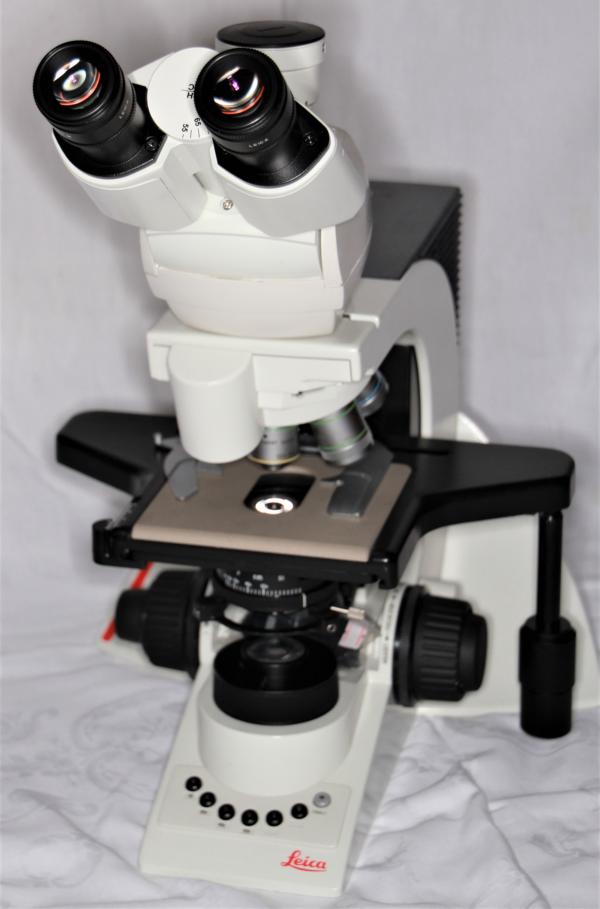 Leica DM 3000 LED Durchlichtmikroskop mit HC Plan Fluotaren ...