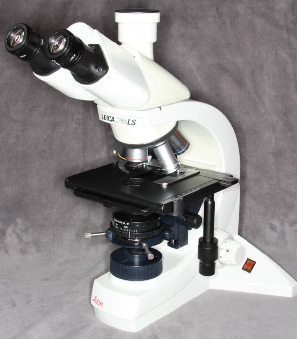 Leica DMLS Durchlichtmikroskop mit Trinokulartubus – Optik-Online