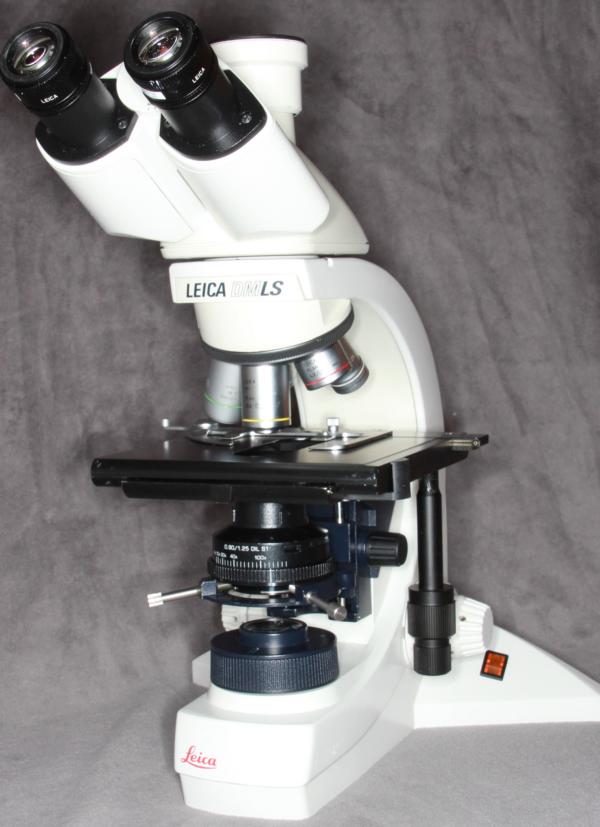 Leica DMLS Durchlichtmikroskop mit Trinokulartubus – Optik-Online