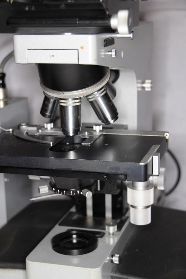 Leitz Orthoplan Durchlichtmikroskop mit Phasenkontrast – Optik-Online