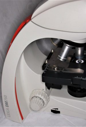 Leica DM 750 LED Durchlichtmikroskop mit Trinokulartubus – Optik-Online
