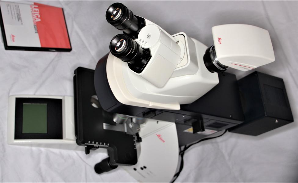 Leica DM 4000 M Auflichtmikroskop mit Hell- und Dunkelfeld und ...